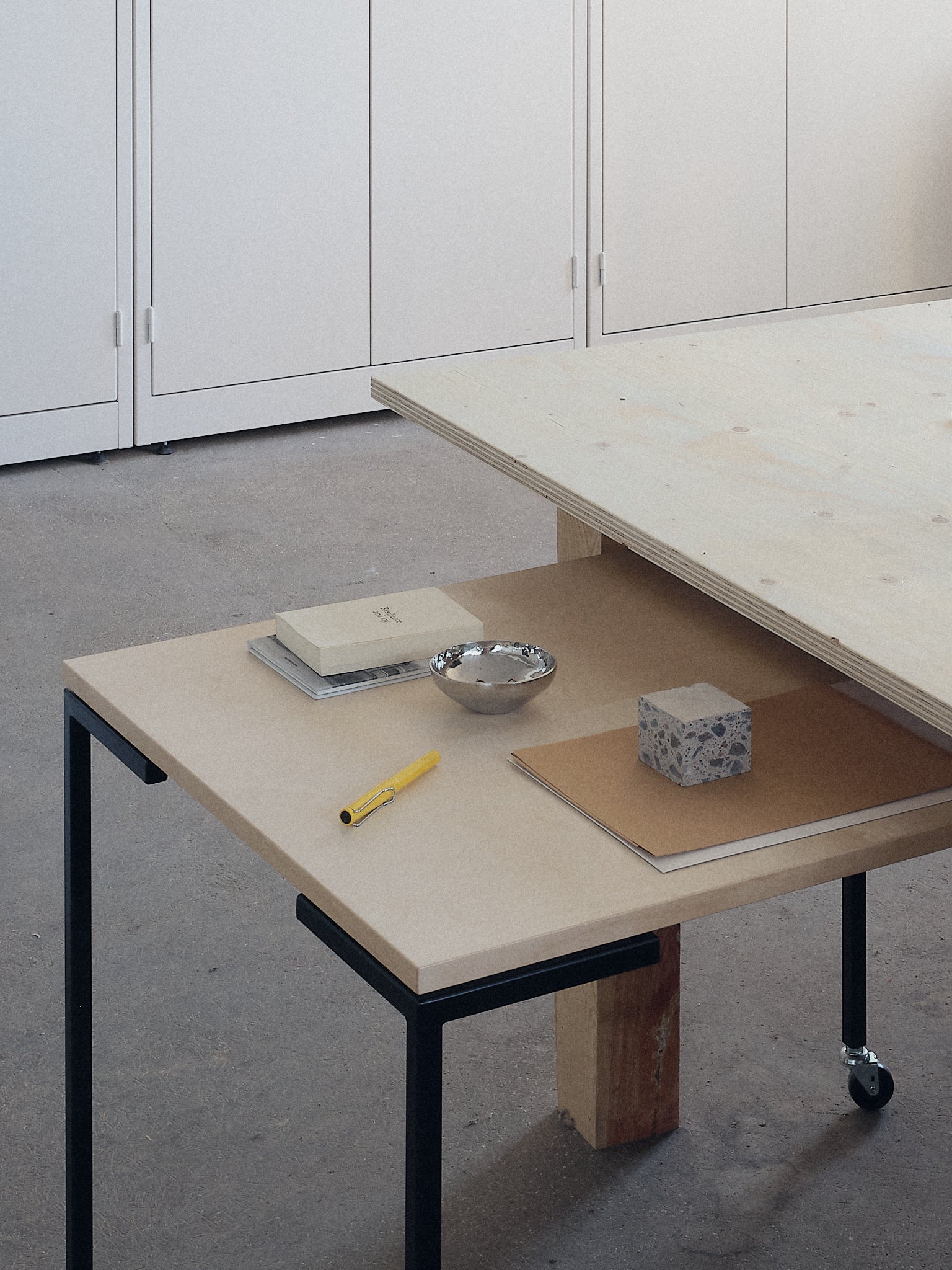 Lund Studio Table – Tallum